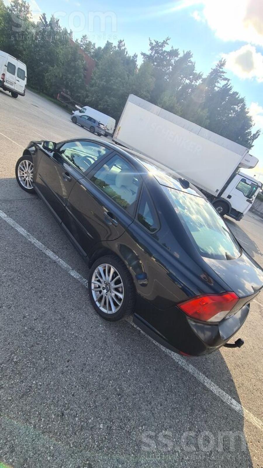 Black Volvo S40 2007 in Riga, with an engine capacity of 1.60 L and mileage of 287 thousand km for 2500 €, photo 11 on AUTOMOTO.COM.LV
