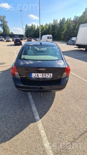 Black Volvo S40 2007 in Riga, with an engine capacity of 1.60 L and mileage of 287 thousand km for 2500 €, photo 12 on AUTOMOTO.COM.LV