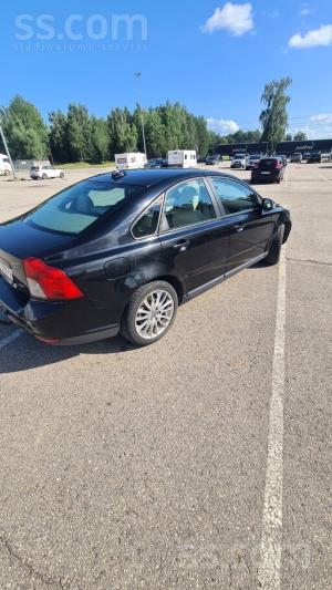 Black Volvo S40 2007 in Riga, with an engine capacity of 1.60 L and mileage of 287 thousand km for 2500 €, photo 13 on AUTOMOTO.COM.LV