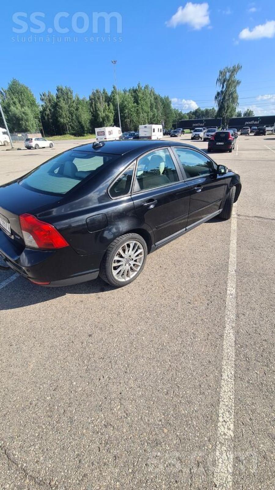 Black Volvo S40 2007 in Riga, with an engine capacity of 1.60 L and mileage of 287 thousand km for 2500 €, photo 13 on AUTOMOTO.COM.LV