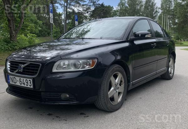 Melns Volvo S40 2008 Rīga, ar dzinēja tilpumu 1.60 L un nobraukumu 255 tūkst. km par 2650 €, foto 1 vietnē AUTOMOTO.COM.LV