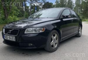 Melns Volvo S40 2008 Rīga, ar dzinēja tilpumu 1.60 L un nobraukumu 255 tūkst. km par 2650 €, foto 1 vietnē AUTOMOTO.COM.LV