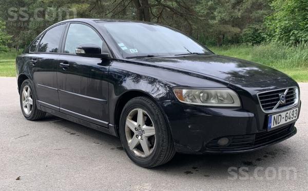 Melns Volvo S40 2008 Rīga, ar dzinēja tilpumu 1.60 L un nobraukumu 255 tūkst. km par 2650 €, foto 2 vietnē AUTOMOTO.COM.LV