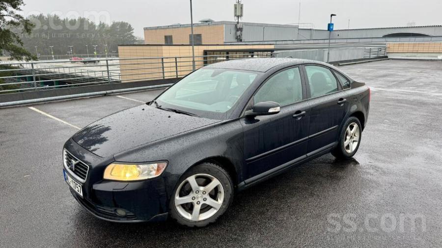 Black Volvo S40 2008 in Riga, with an engine capacity of 2.00 L and mileage of 225 thousand km for 3280 €, photo 1 on AUTOMOTO.COM.LV