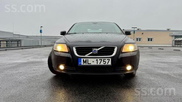 Black Volvo S40 2008 in Riga, with an engine capacity of 2.00 L and mileage of 225 thousand km for 3280 €, photo 2 on AUTOMOTO.COM.LV