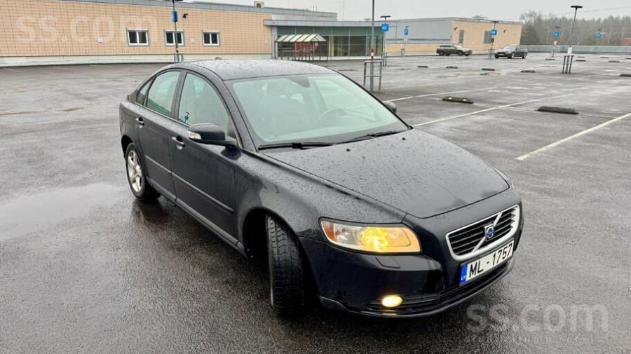 Black Volvo S40 2008 in Riga, with an engine capacity of 2.00 L and mileage of 225 thousand km for 3280 €, photo 3 on AUTOMOTO.COM.LV