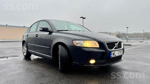Black Volvo S40 2008 in Riga, with an engine capacity of 2.00 L and mileage of 225 thousand km for 3280 €, photo 4 on AUTOMOTO.COM.LV
