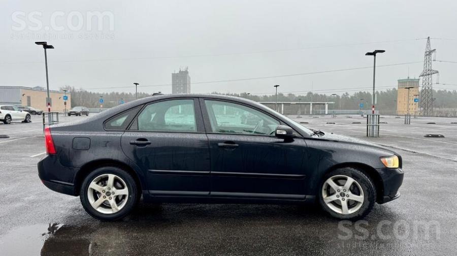 Black Volvo S40 2008 in Riga, with an engine capacity of 2.00 L and mileage of 225 thousand km for 3280 €, photo 5 on AUTOMOTO.COM.LV