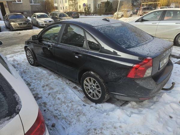 Black Volvo S40 2008 in Kaunas, with an engine capacity of 1.60 L and mileage of 369 thousand km for 2500 €, photo 1 on AUTOMOTO.COM.LV