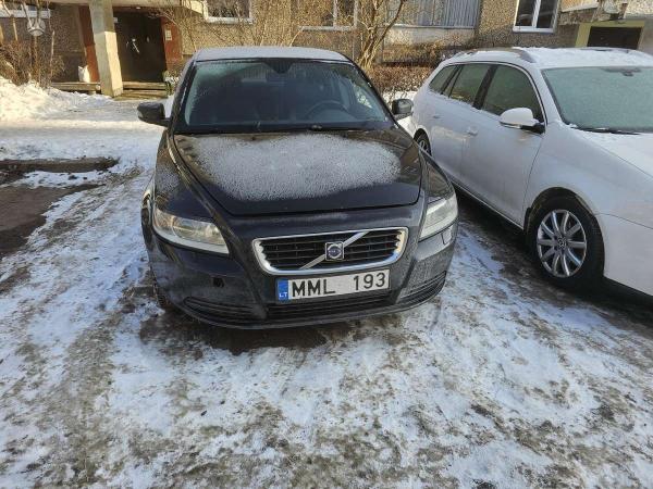 Black Volvo S40 2008 in Kaunas, with an engine capacity of 1.60 L and mileage of 369 thousand km for 2500 €, photo 2 on AUTOMOTO.COM.LV