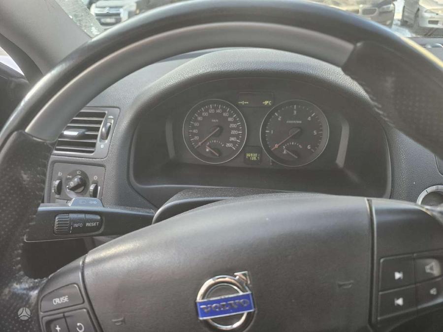 Melns Volvo S40 2008 Kauņa, ar dzinēja tilpumu 1.60 L un nobraukumu 369 tūkst. km par 2500 €, foto 9 vietnē AUTOMOTO.COM.LV