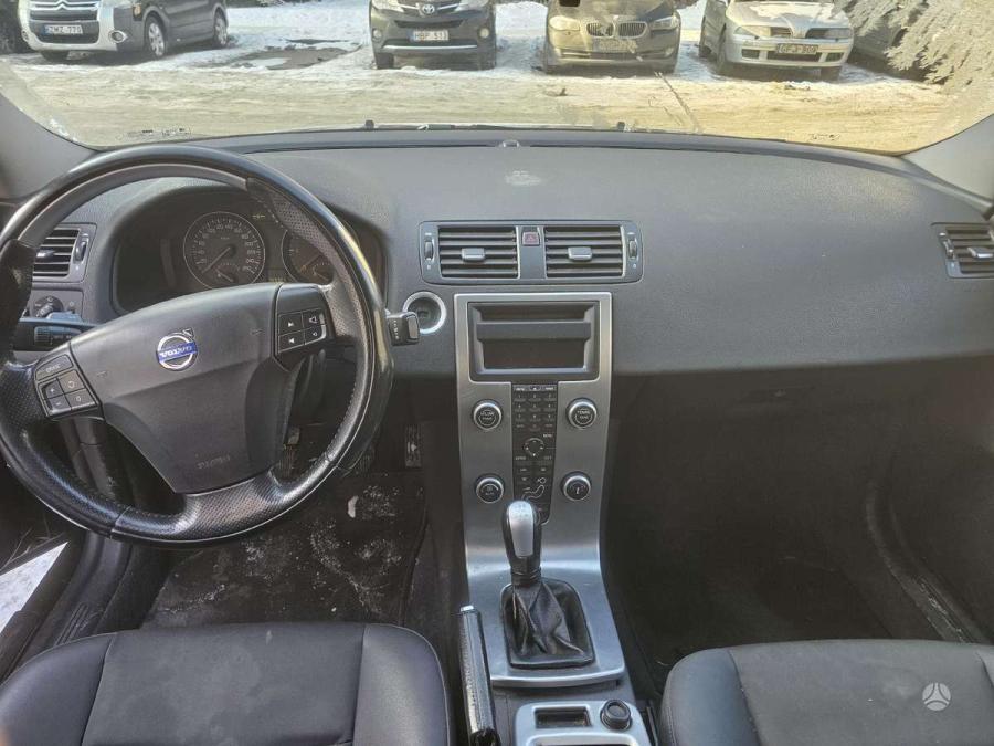 Melns Volvo S40 2008 Kauņa, ar dzinēja tilpumu 1.60 L un nobraukumu 369 tūkst. km par 2500 €, foto 10 vietnē AUTOMOTO.COM.LV