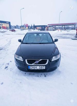 Black Volvo S40 2008 in Vilnius, with an engine capacity of 1.80 L and mileage of 213 thousand km for 2200 €, photo 3 on AUTOMOTO.COM.LV