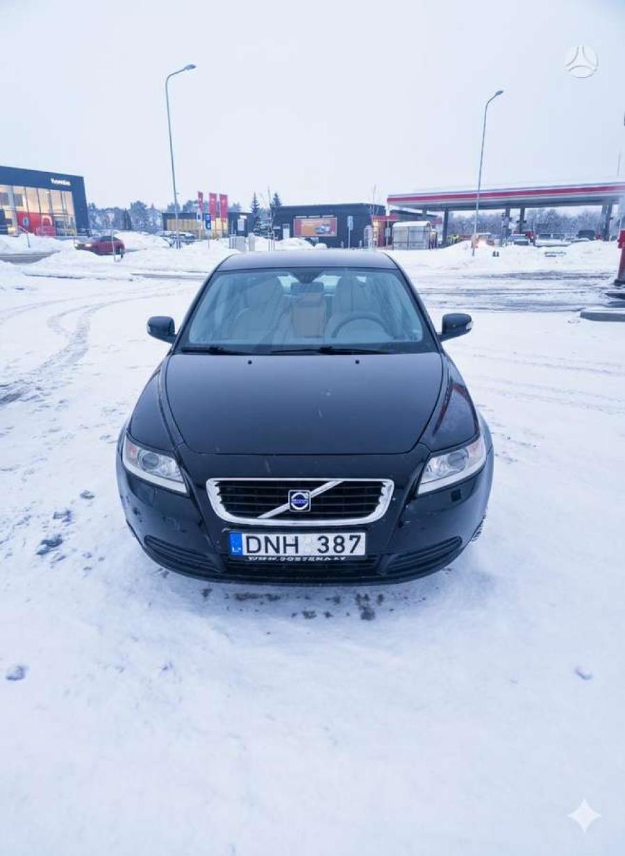 Black Volvo S40 2008 in Vilnius, with an engine capacity of 1.80 L and mileage of 213 thousand km for 2200 €, photo 3 on AUTOMOTO.COM.LV