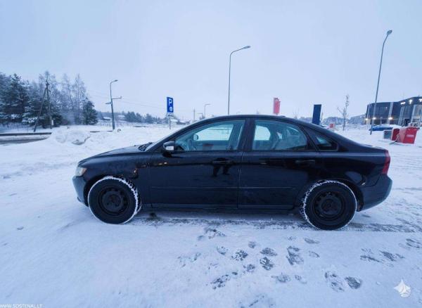 Melns Volvo S40 2008 Viļņa, ar dzinēja tilpumu 1.80 L un nobraukumu 213 tūkst. km par 2200 €, foto 5 vietnē AUTOMOTO.COM.LV