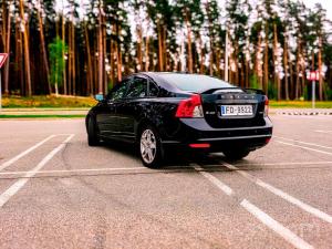Black Volvo S40 2008 in Riga, with an engine capacity of 2.00 L and mileage of 249 thousand km for 3500 €, photo 3 on AUTOMOTO.COM.LV