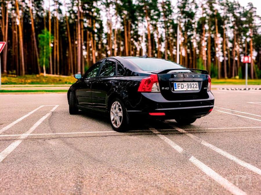 Black Volvo S40 2008 in Riga, with an engine capacity of 2.00 L and mileage of 249 thousand km for 3500 €, photo 3 on AUTOMOTO.COM.LV