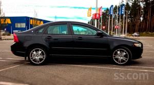 Black Volvo S40 2008 in Riga, with an engine capacity of 2.00 L and mileage of 249 thousand km for 3500 €, photo 4 on AUTOMOTO.COM.LV
