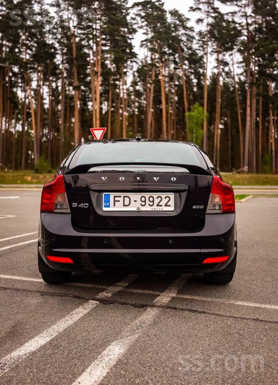 Black Volvo S40 2008 in Riga, with an engine capacity of 2.00 L and mileage of 249 thousand km for 3500 €, photo 5 on AUTOMOTO.COM.LV