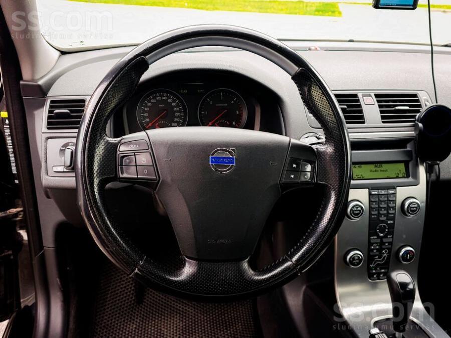Black Volvo S40 2008 in Riga, with an engine capacity of 2.00 L and mileage of 249 thousand km for 3500 €, photo 6 on AUTOMOTO.COM.LV