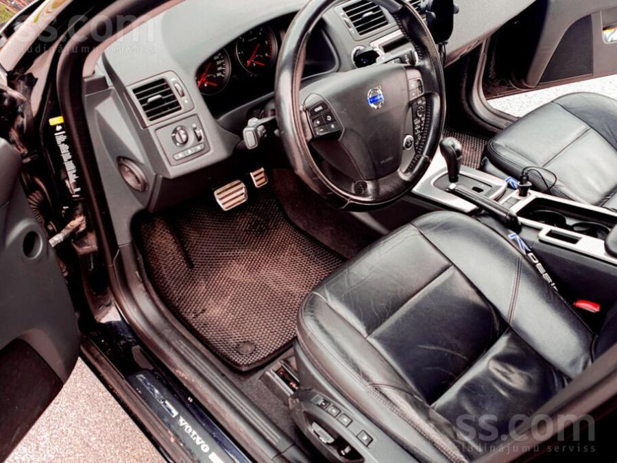 Black Volvo S40 2008 in Riga, with an engine capacity of 2.00 L and mileage of 249 thousand km for 3500 €, photo 7 on AUTOMOTO.COM.LV