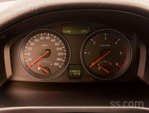 Black Volvo S40 2008 in Riga, with an engine capacity of 2.00 L and mileage of 249 thousand km for 3500 €, photo 14 on AUTOMOTO.COM.LV