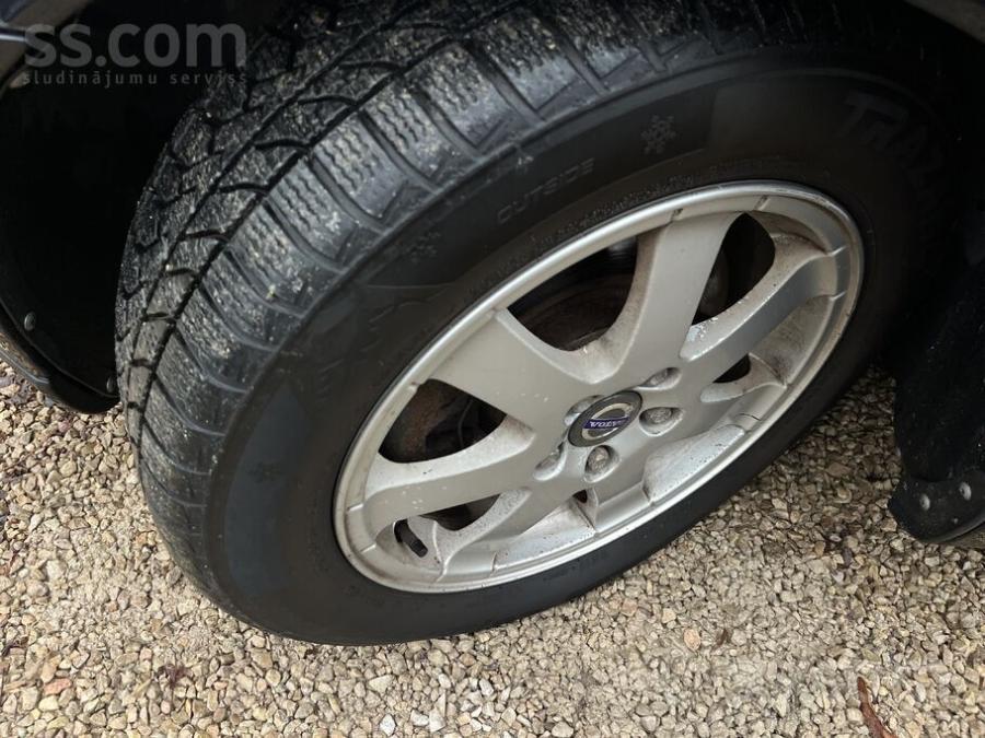 Black Volvo S40 2008 in Riga, with an engine capacity of 2.00 L and mileage of 0 thousand km for 3990 €, photo 8 on AUTOMOTO.COM.LV