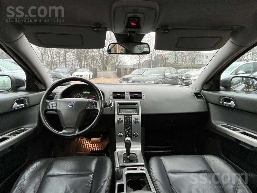 Black Volvo S40 2008 in Riga, with an engine capacity of 2.00 L and mileage of 0 thousand km for 3990 €, photo 9 on AUTOMOTO.COM.LV