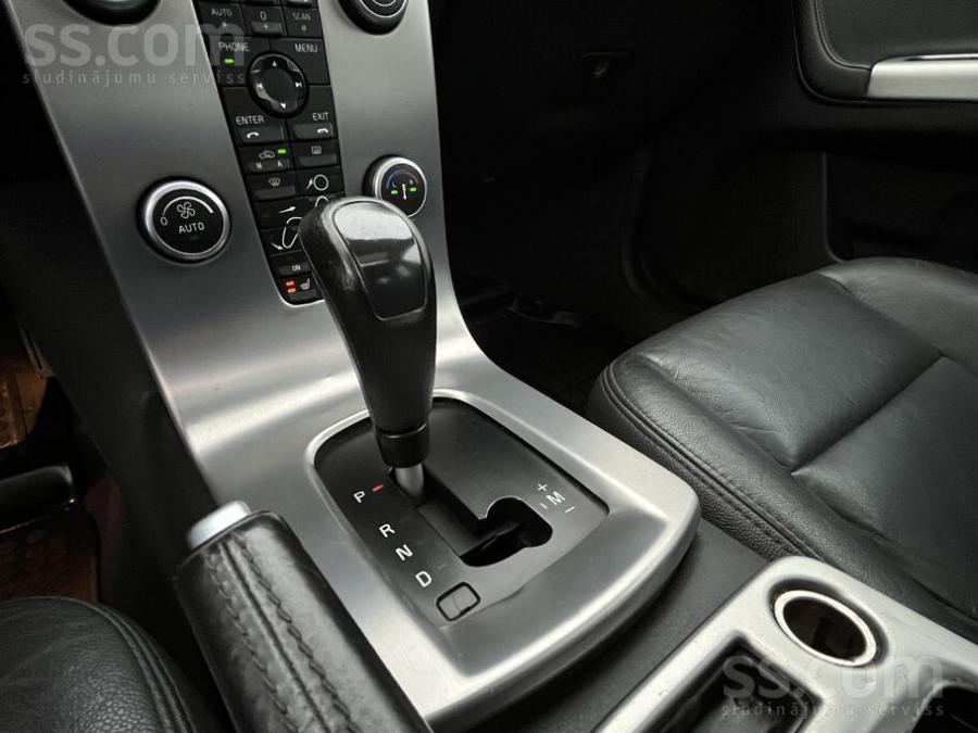 Black Volvo S40 2008 in Riga, with an engine capacity of 2.00 L and mileage of 0 thousand km for 3990 €, photo 14 on AUTOMOTO.COM.LV