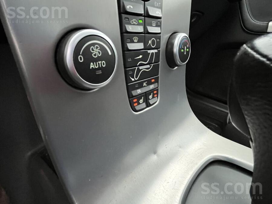 Black Volvo S40 2008 in Riga, with an engine capacity of 2.00 L and mileage of 0 thousand km for 3990 €, photo 15 on AUTOMOTO.COM.LV