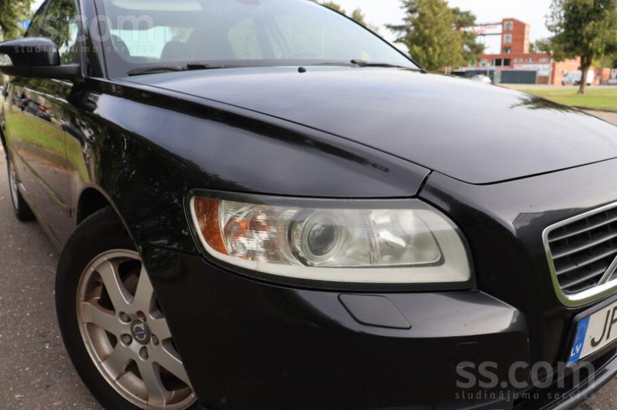 Black Volvo S40 2008 in Riga, with an engine capacity of 2.00 L and mileage of 0 thousand km for 2990 €, photo 6 on AUTOMOTO.COM.LV