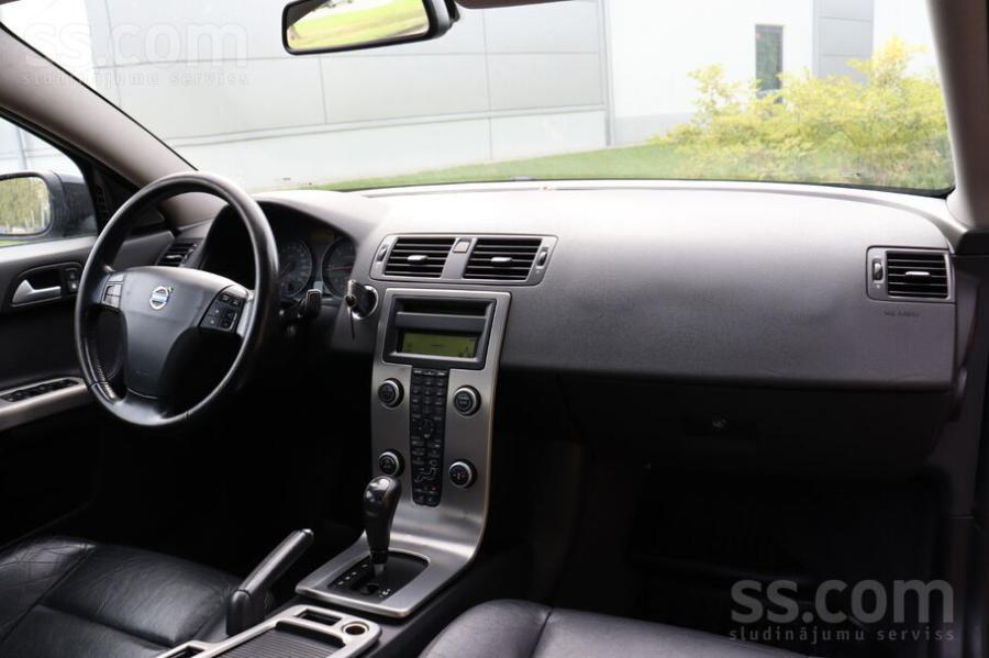 Black Volvo S40 2008 in Riga, with an engine capacity of 2.00 L and mileage of 0 thousand km for 2990 €, photo 8 on AUTOMOTO.COM.LV