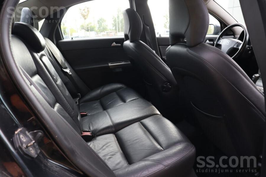 Black Volvo S40 2008 in Riga, with an engine capacity of 2.00 L and mileage of 0 thousand km for 2990 €, photo 11 on AUTOMOTO.COM.LV