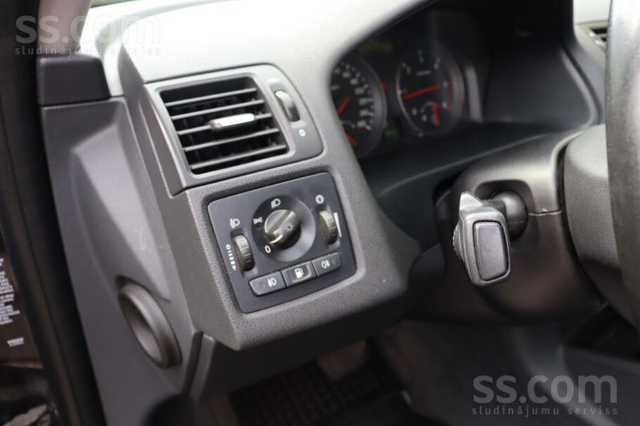 Black Volvo S40 2008 in Riga, with an engine capacity of 2.00 L and mileage of 0 thousand km for 2990 €, photo 14 on AUTOMOTO.COM.LV