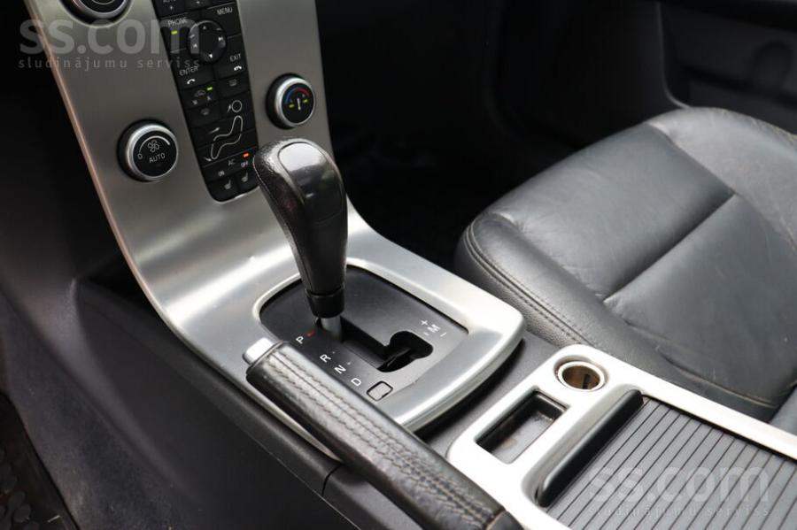 Black Volvo S40 2008 in Riga, with an engine capacity of 2.00 L and mileage of 0 thousand km for 2990 €, photo 15 on AUTOMOTO.COM.LV