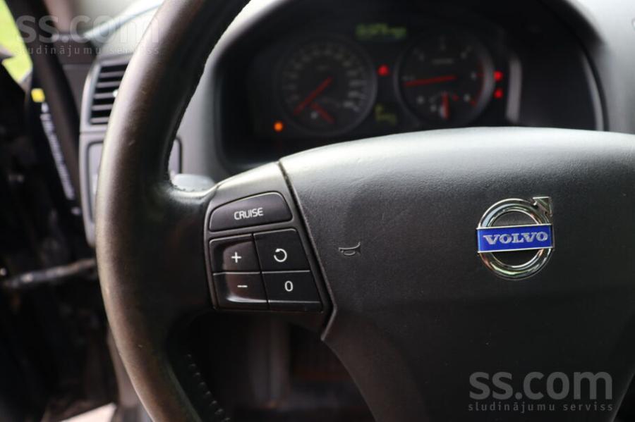 Black Volvo S40 2008 in Riga, with an engine capacity of 2.00 L and mileage of 0 thousand km for 2990 €, photo 19 on AUTOMOTO.COM.LV
