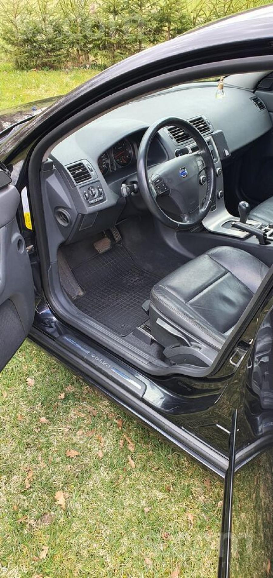 Melns Volvo S40 2008 Jelgava, ar dzinēja tilpumu 2.40 L un nobraukumu 358 tūkst. km par 3200 €, foto 8 vietnē AUTOMOTO.COM.LV