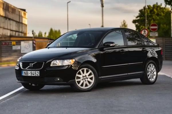 Melns Volvo S40 2008 Jelgava, ar dzinēja tilpumu 1.60 L un nobraukumu 259 tūkst. km par 4600 €, foto 1 vietnē AUTOMOTO.COM.LV