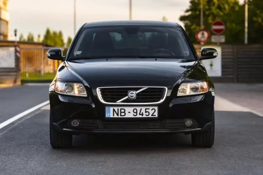 Черный Вольво С40 2008 в Елгава, объемом двигателя 1.60 л и пробегом 259 тыс. км за 4600 €, фото 4 на AUTOMOTO.COM.LV