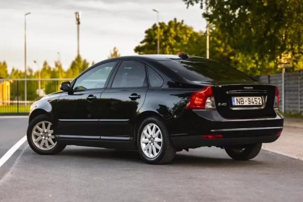 Melns Volvo S40 2008 Jelgava, ar dzinēja tilpumu 1.60 L un nobraukumu 259 tūkst. km par 4600 €, foto 4 vietnē AUTOMOTO.COM.LV