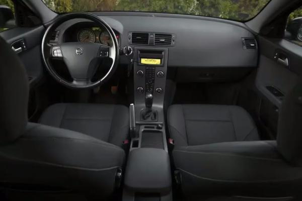 Melns Volvo S40 2008 Jelgava, ar dzinēja tilpumu 1.60 L un nobraukumu 259 tūkst. km par 4600 €, foto 8 vietnē AUTOMOTO.COM.LV