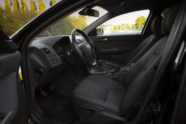Melns Volvo S40 2008 Jelgava, ar dzinēja tilpumu 1.60 L un nobraukumu 259 tūkst. km par 4600 €, foto 9 vietnē AUTOMOTO.COM.LV