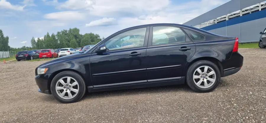 Black Volvo S40 2008 in Daugavpils, with an engine capacity of 1.60 L and mileage of 284 thousand km for 3500 €, photo 3 on AUTOMOTO.COM.LV