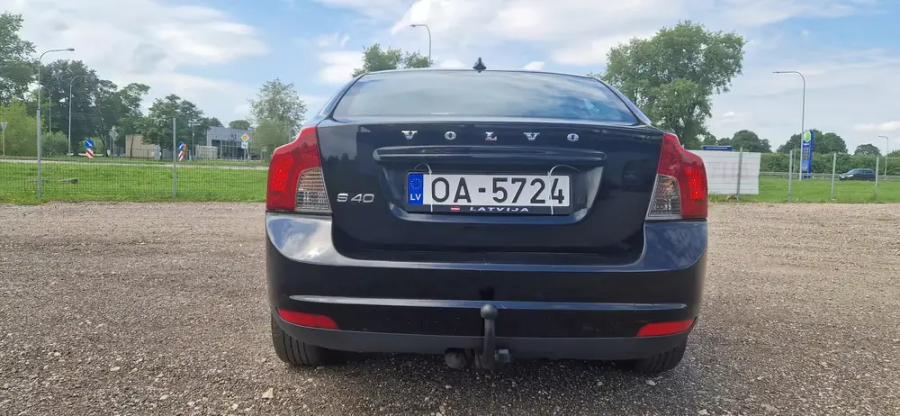 Black Volvo S40 2008 in Daugavpils, with an engine capacity of 1.60 L and mileage of 284 thousand km for 3500 €, photo 5 on AUTOMOTO.COM.LV