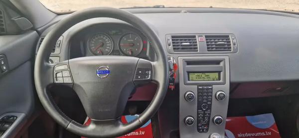 Black Volvo S40 2008 in Daugavpils, with an engine capacity of 1.60 L and mileage of 284 thousand km for 3500 €, photo 10 on AUTOMOTO.COM.LV