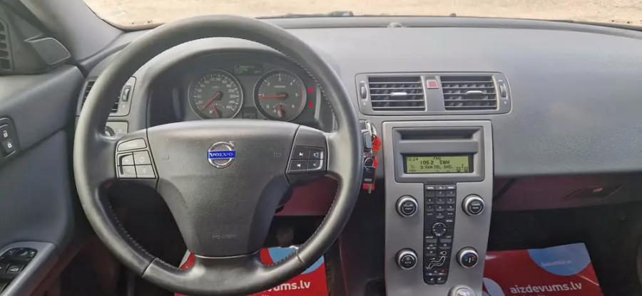 Black Volvo S40 2008 in Daugavpils, with an engine capacity of 1.60 L and mileage of 284 thousand km for 3500 €, photo 11 on AUTOMOTO.COM.LV