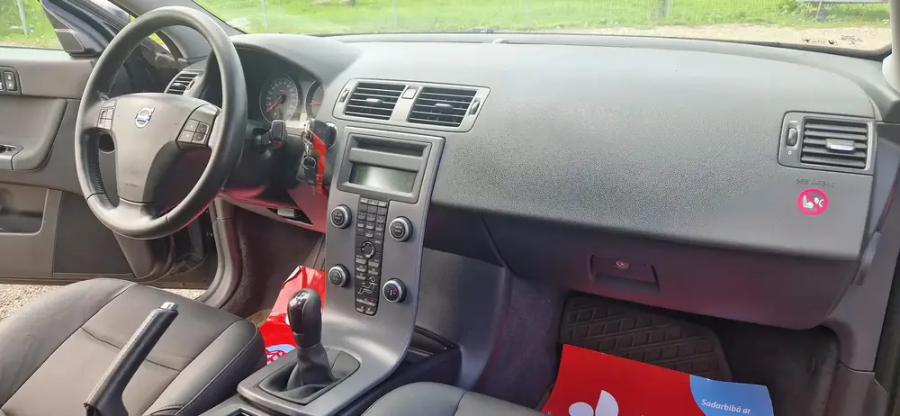 Black Volvo S40 2008 in Daugavpils, with an engine capacity of 1.60 L and mileage of 284 thousand km for 3500 €, photo 22 on AUTOMOTO.COM.LV