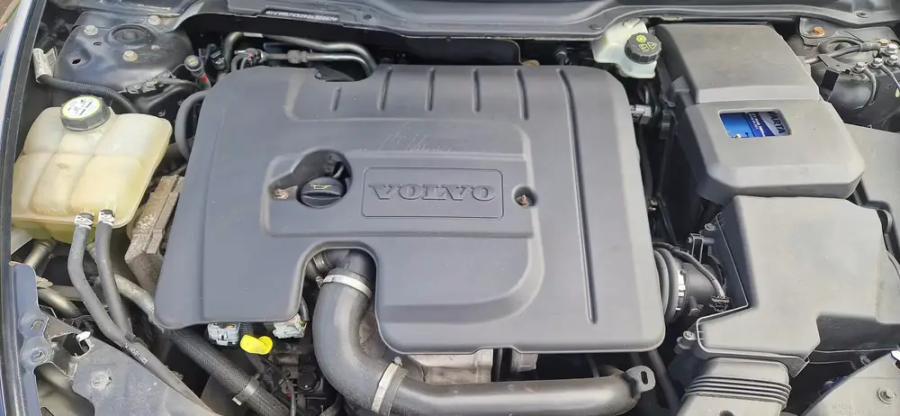 Black Volvo S40 2008 in Daugavpils, with an engine capacity of 1.60 L and mileage of 284 thousand km for 3500 €, photo 26 on AUTOMOTO.COM.LV