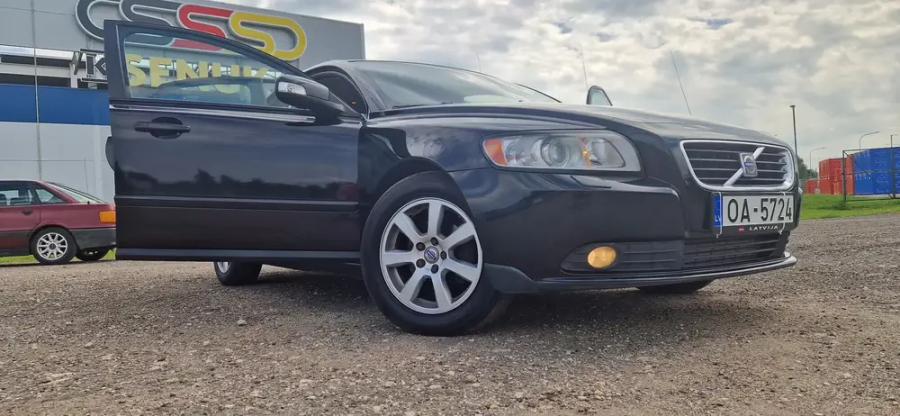Black Volvo S40 2008 in Daugavpils, with an engine capacity of 1.60 L and mileage of 284 thousand km for 3500 €, photo 30 on AUTOMOTO.COM.LV