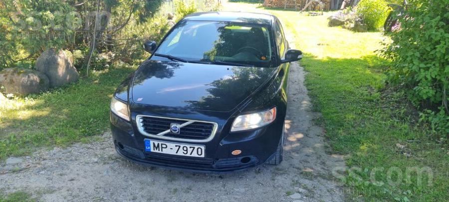 Black Volvo S40 2008 in Aizkraukle, with an engine capacity of 2.00 L and mileage of 382 thousand km for 1450 €, photo 1 on AUTOMOTO.COM.LV